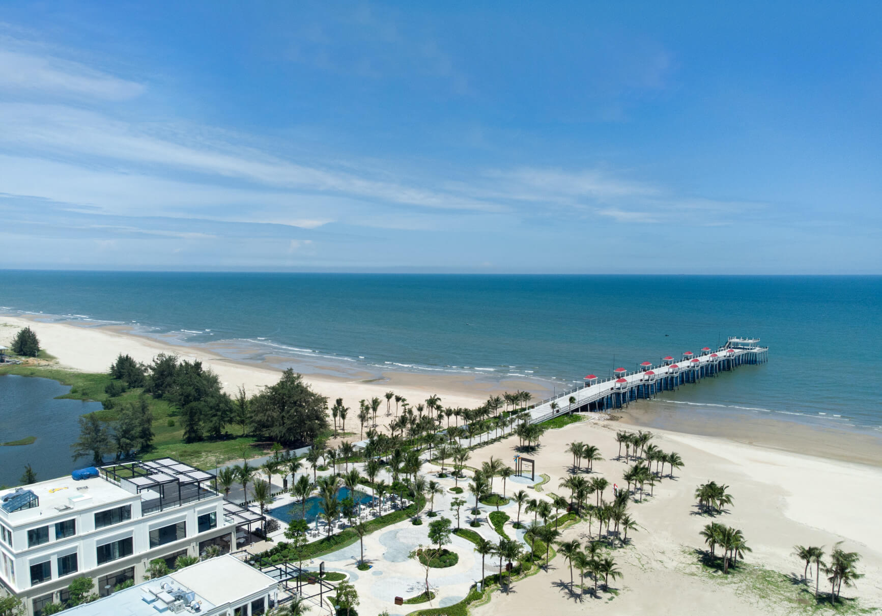 Cầu Ngắm Biển Hamptons Pier – Melia Ho Tram at The Hamptons